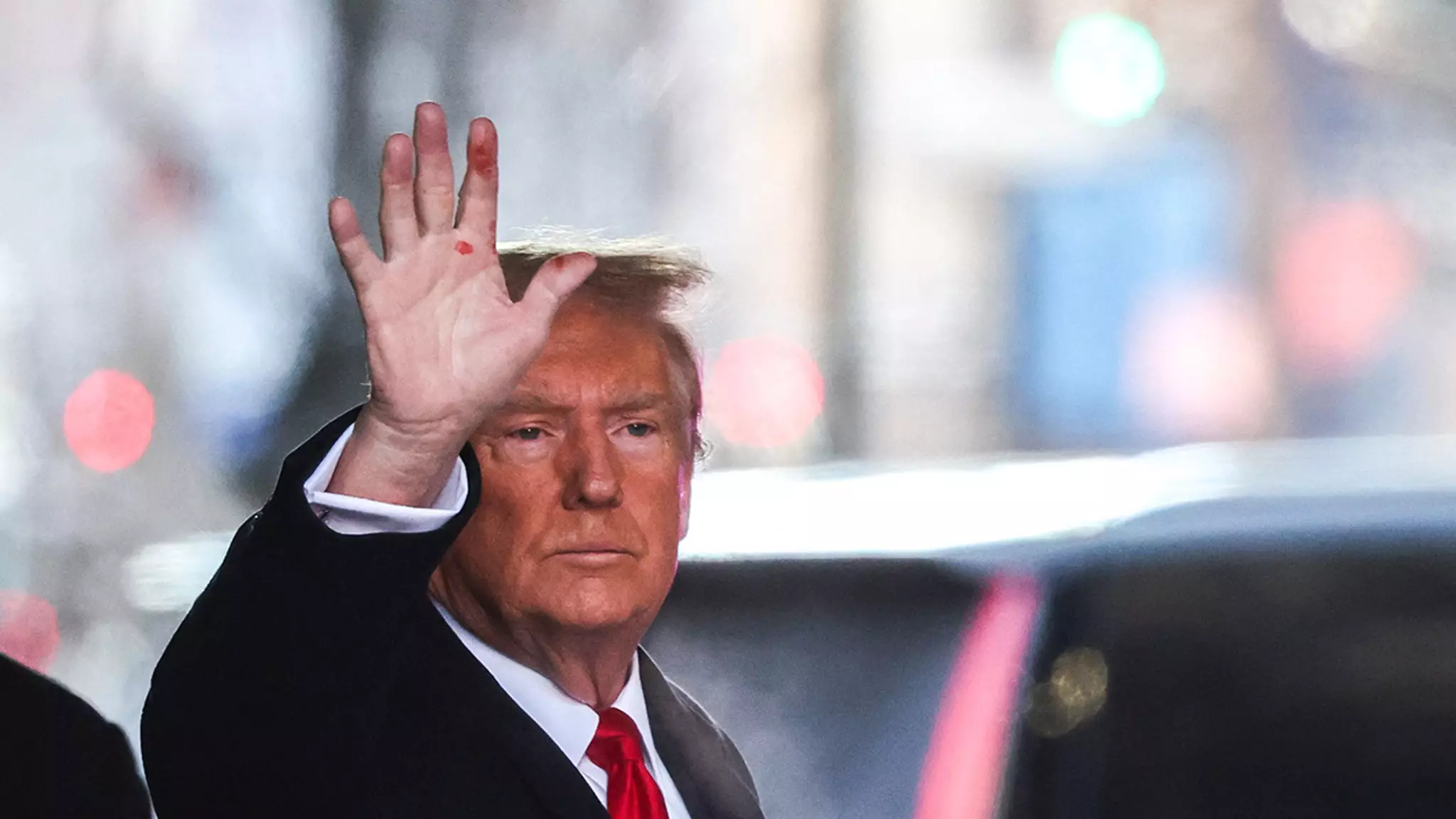 The Truth Behind the Controversial Photo of Donald Trump's Hand ...